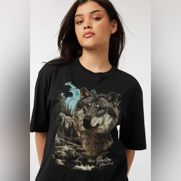 Vintage | Shirts | Vintage 9s Graphic Wolves Tee | Poshmark